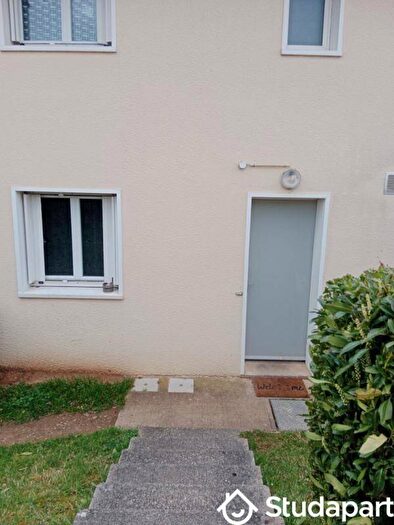 Appartement à louer - Trois Vallons-Le Lombard, LIsle-dAbeau - 1 pièce - 3 chambres