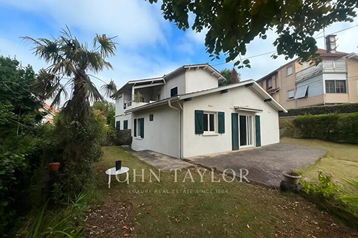 Maison à vendre - Arcachon, Ville dHiver, Parc Mauresque - 11 pièces - 7 chambres