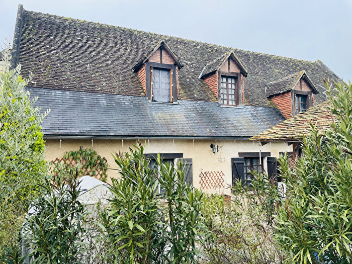 Maison à vendre - Saint-Genouph - 6 pièces - 4 chambres