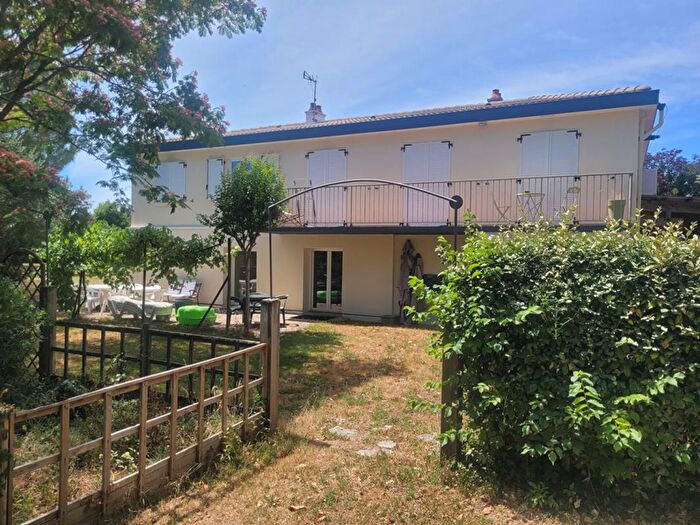 Fontenay-le-Comte, Commerce, Marchoux : Maison 10 pièces à vendre