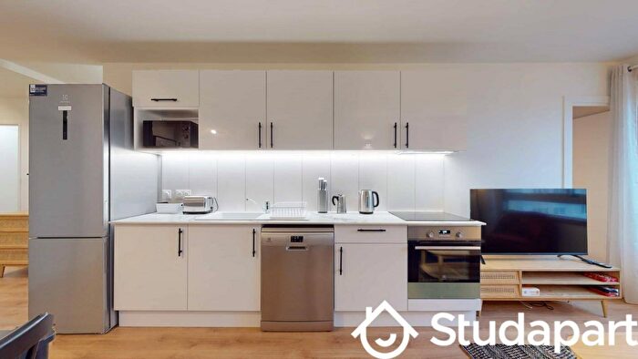 Appartement à louer - Gambetta, Courbevoie - 1 pièce - 2 chambres