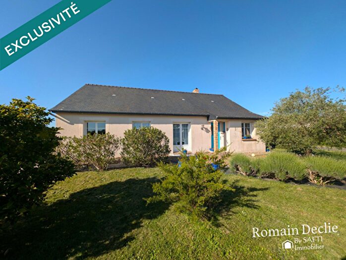 Saint-Sauveur-de-Flée : Maison 4 pièces à vendre