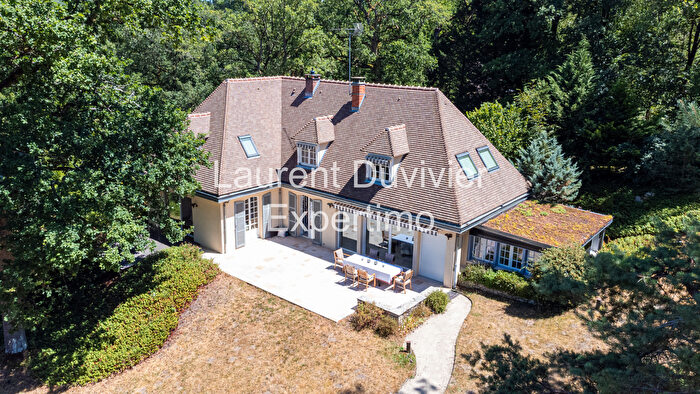 Maison 9 pièces à Auffargis, à vendre