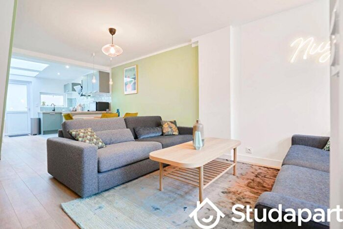 Pompidou-Nouvelle Madeleine, La Madeleine : Appartement 1 pièce à louer