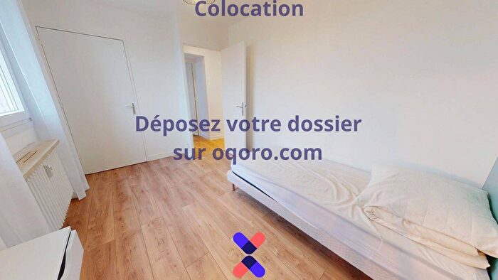 Appartement à louer - Le Village, Vaulx-en-Velin - 5 pièces - 4 chambres