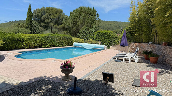 Maison à vendre - Garéoult - 6 pièces - 5 chambres