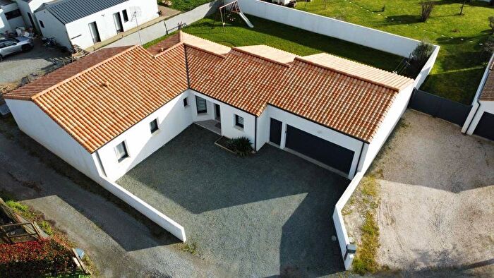 Maison 6 pièces à Saint-Martin-des-Noyers, à louer