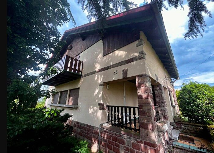 Maison à louer - Sud Est, Saverne - 5 pièces - 4 chambres