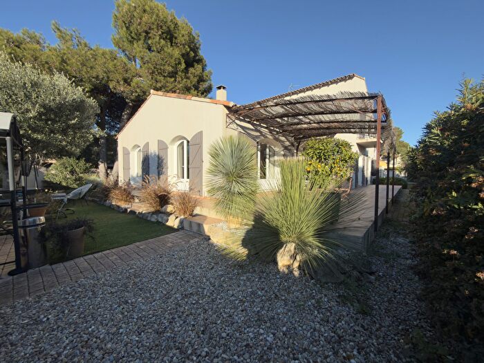 Maison à vendre - Saint-Mitre-les-Remparts - 7 pièces - 6 chambres