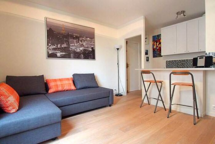 Appartement à louer - Léon-Blum Folie-Regnault, Paris ème arrondissement - 1 pièce