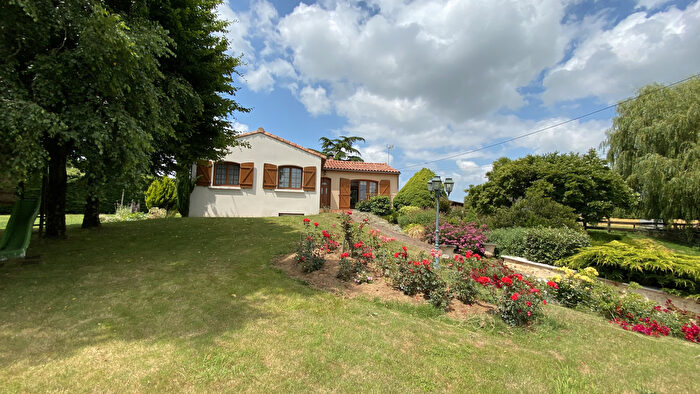 Maison à vendre - Cheffois - 6 pièces - 5 chambres