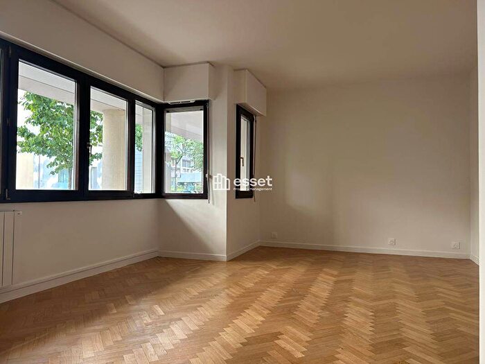 Appartement 2 pièces à louer à Violet Commerce, Paris 15ème arrondissement