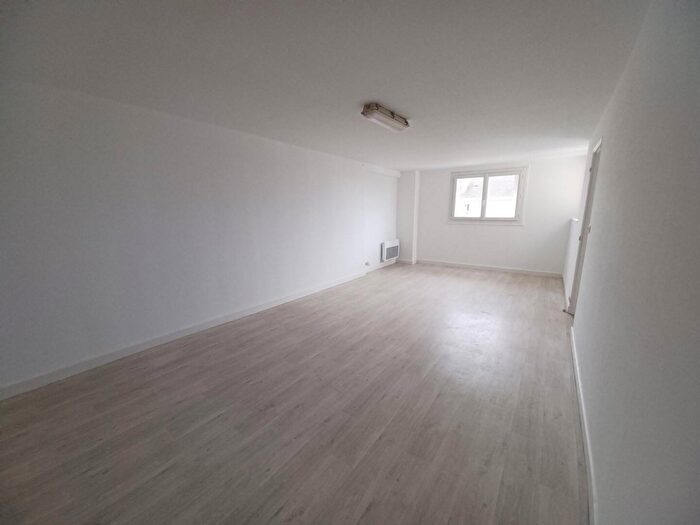 Appartement à louer - Aurillac - 4 pièces - 3 chambres