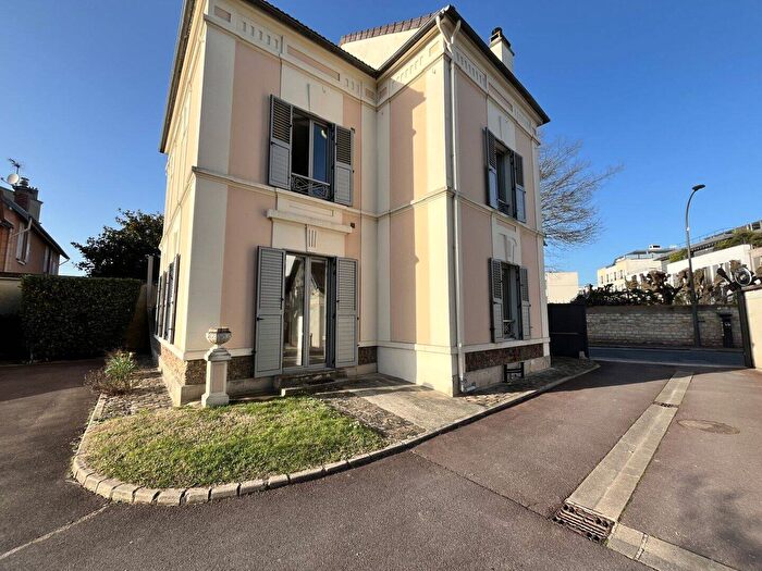 Maison à louer - Foch, Maisons-Laffitte - 6 pièces - 4 chambres