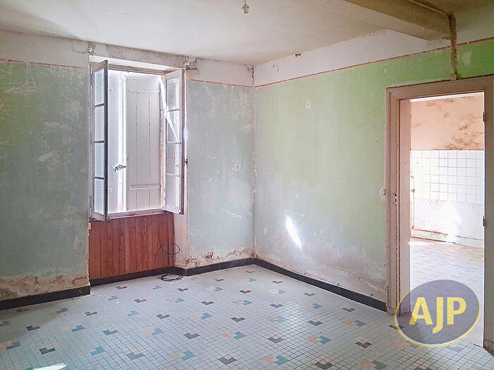 Maison 5 pièces à Saint-Estèphe, à vendre