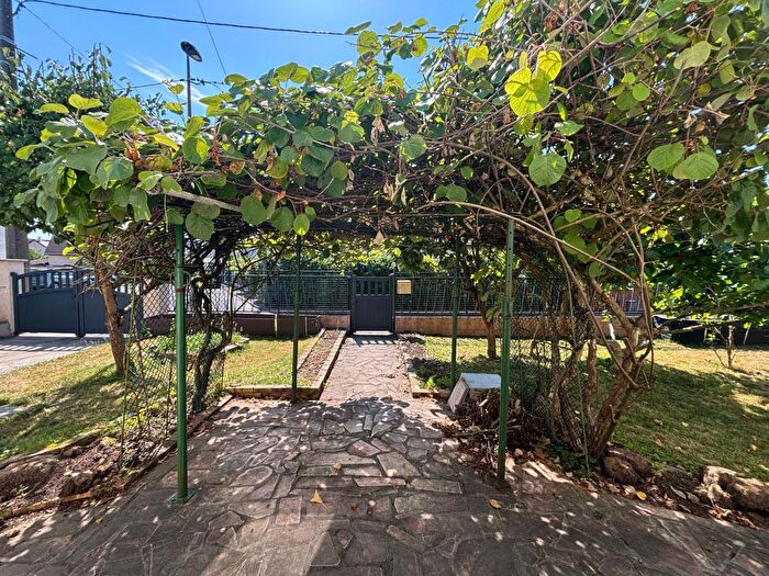 Maison 4 pièces à vendre à Pontault-Combault, Centre commercial