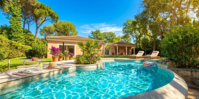 Maison à vendre - Saint-Raphaël - 7 pièces - 5 chambres