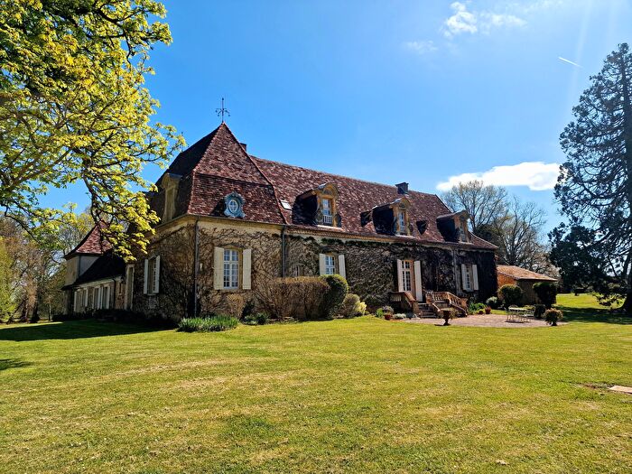 Maison à vendre - Le Bugue - 13 pièces - 8 chambres