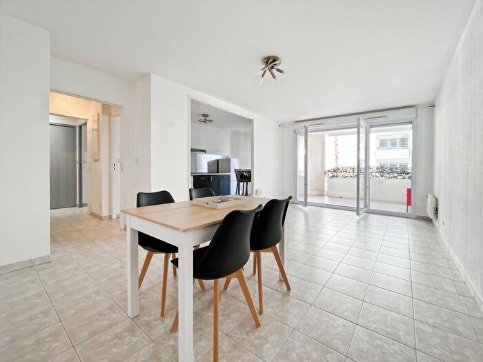 Appartement à louer - Vieille Chapelle, Marseille ème arrondissement - 2 pièces - 1 chambre