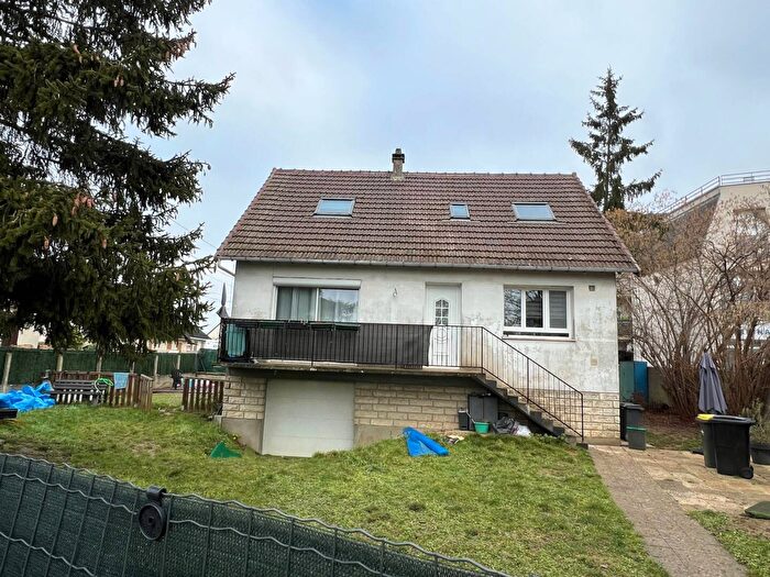 Maison à louer - Pontault-Combault - 7 pièces - 5 chambres