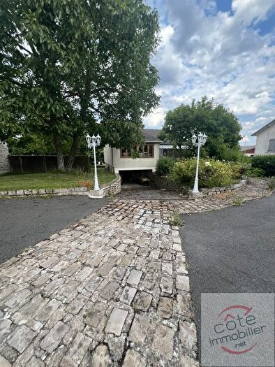 Maison 4 pièces à Les Granges-le-Roi, à vendre