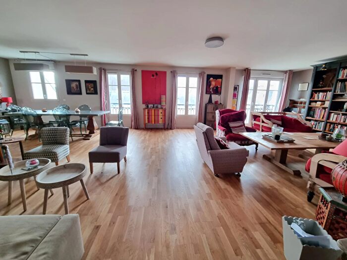 Appartement à louer - Chatou, Est - 6 pièces - 3 chambres