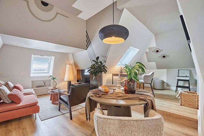 Appartement à louer - Muette Nord, Paris ème arrondissement - 1 pièce