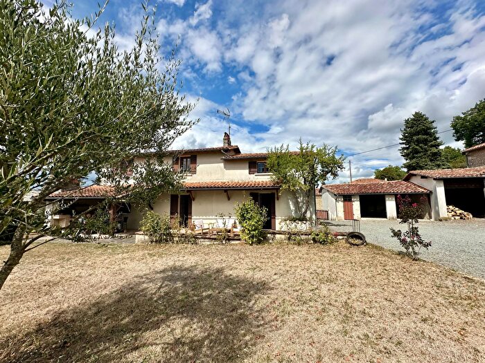 Maison 7 pièces à Aubeterre-sur-Dronne, à vendre