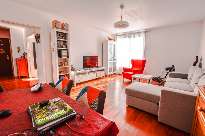 Courbevoie, Marceau République : Appartement 4 pièces à vendre