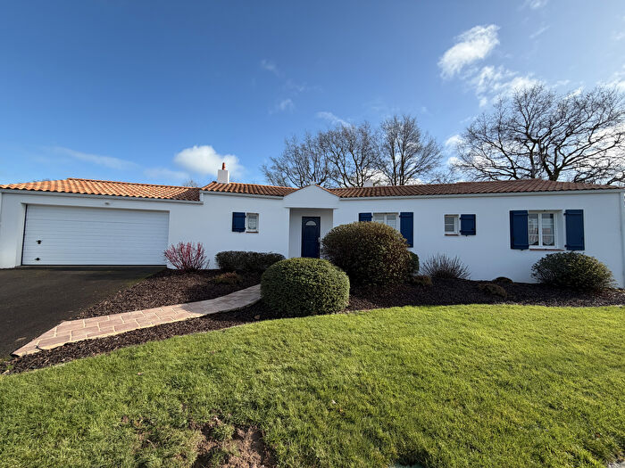 Maison à vendre - Aizenay - 5 pièces - 3 chambres