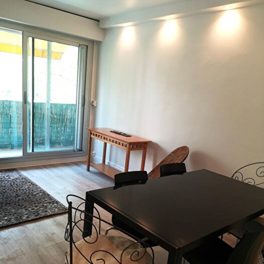 Appartement à louer - Vaillant-Sembat, Boulogne-Billancourt - 3 pièces - 2 chambres