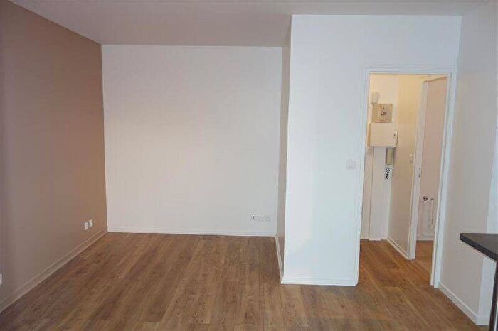 Appartement à louer - Sainte-Geneviève-des-Bois - 1 pièce