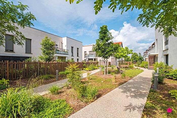 Appartement à louer - Chassieu le Bas - 4 pièces - 3 chambres