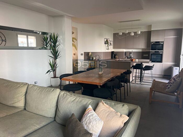 Appartement à louer - Lyon ème arrondissement - 4 pièces - 3 chambres