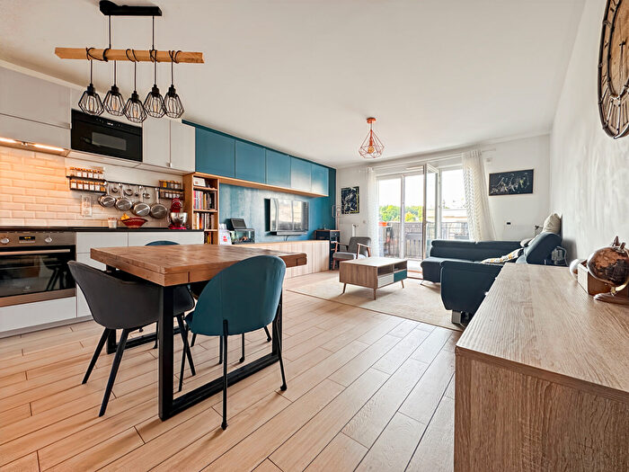 Appartement à vendre - Rosny-sous-Bois, Centre-ville - 3 pièces - 2 chambres