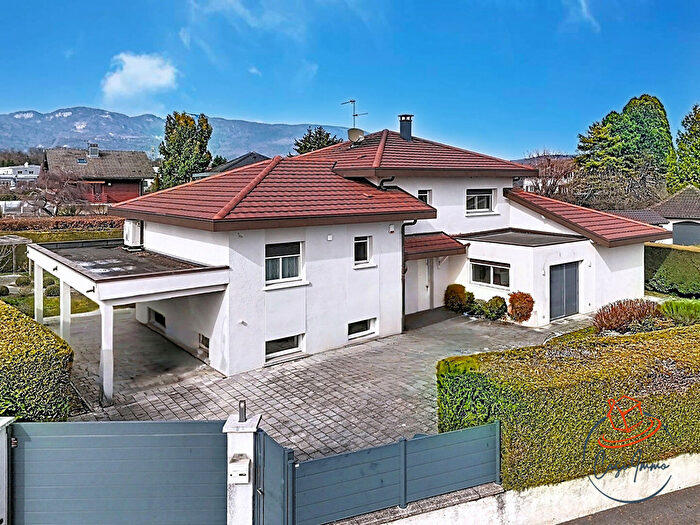 Maison à vendre - Ségny - 8 pièces - 6 chambres