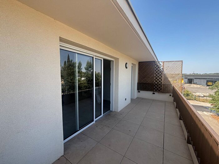 Appartement à louer - Arles - 2 pièces - 1 chambre