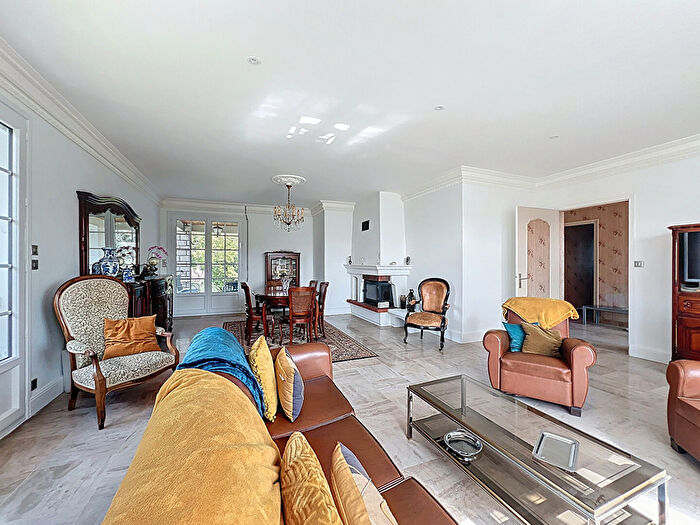 Maison à vendre - Doué-la-Fontaine - 7 pièces - 6 chambres