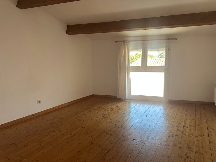 Appartement à louer - Saint-Maximin-la-Sainte-Baume, Centre-ville - 3 pièces - 2 chambres