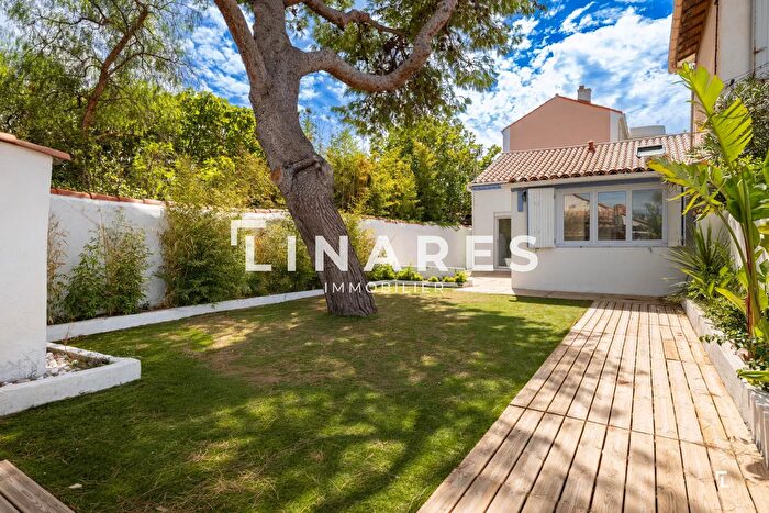 Maison à vendre - Marseille e , Pointe Rouge - 4 pièces - 3 chambres