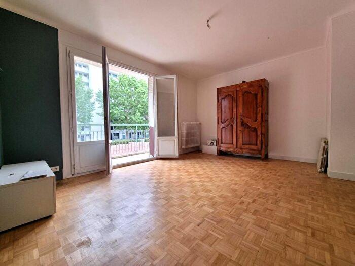 Maisons à vendre et appartements à louer - 1