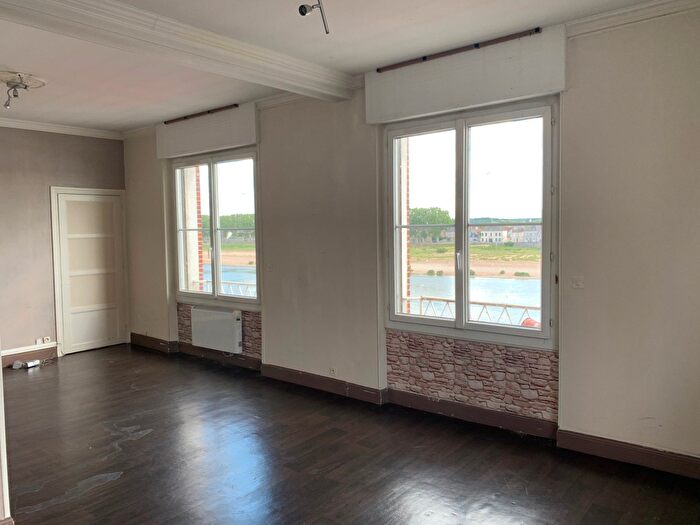 Appartement à vendre - Gien, Centre-ville - 4 pièces - 3 chambres