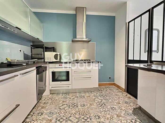Est, Fuveau - Appartement 3 pièces à louer