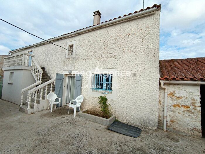 Champagné-les-Marais : Maison 4 pièces à vendre