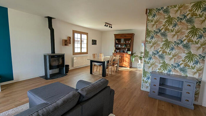 Maison à louer - Les Châtelliers-Châteaumur - 4 pièces - 3 chambres