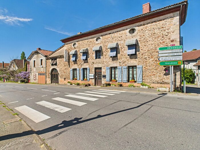 Maison à vendre - Châlus - 14 pièces - 10 chambres