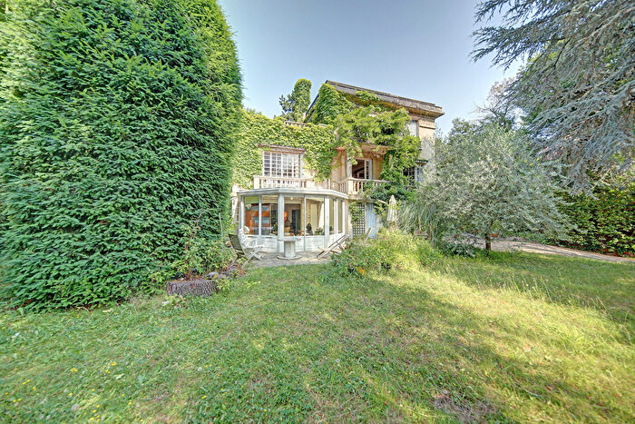 Maison 10 pièces à Louveciennes, à vendre