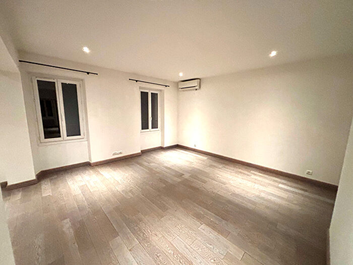Appartement 3 pièces à Pertuis, Centre-ville, Fours à Chaux, Claret, à louer