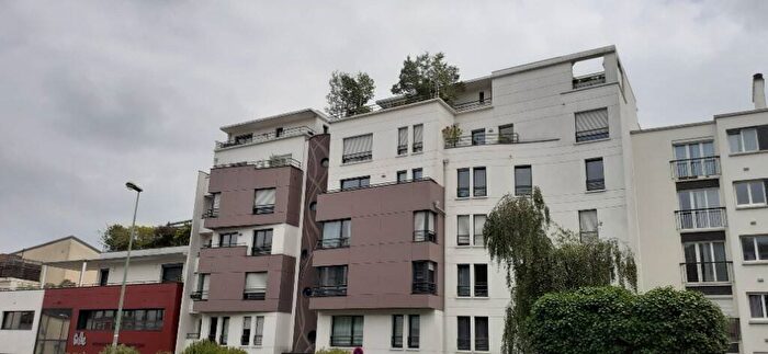République, Suresnes : Appartement 1 pièce à louer
