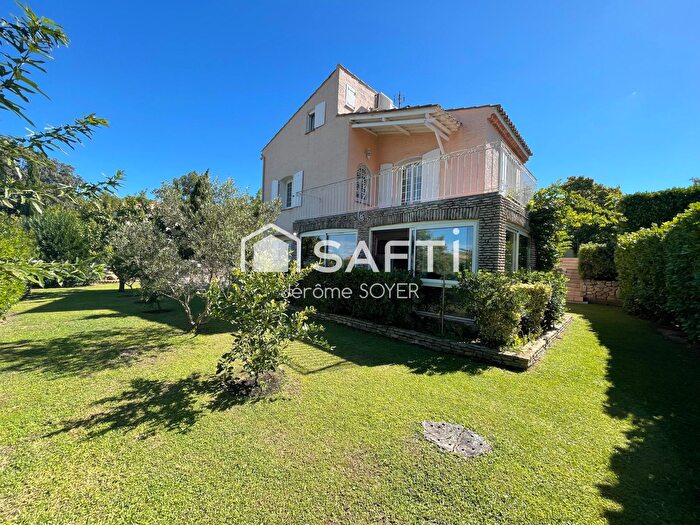 Maison 7 pièces à Saint-Mitre-les-Remparts, à vendre
